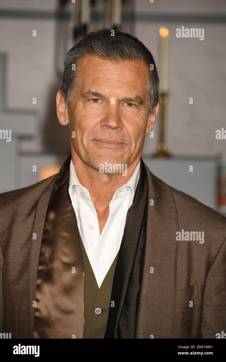 LOS ANGELES, CALIFORNIA - NOVEMBER 17: Josh Brolin at the premiere of ...