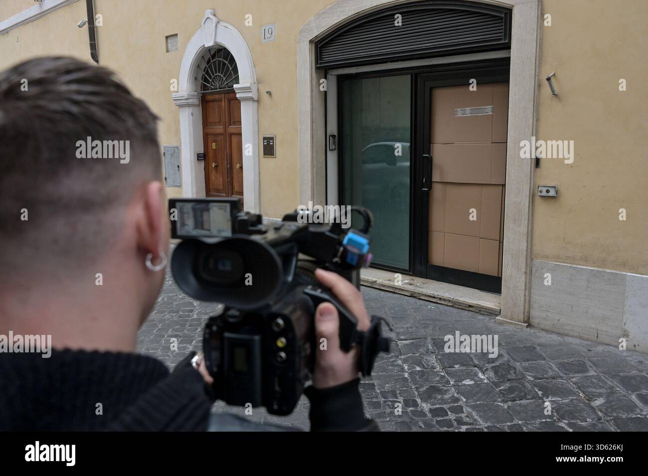 **NO WEB AND NEWSPAPERS ONLY FOR ITALY** Suspected robbery occurred on ...