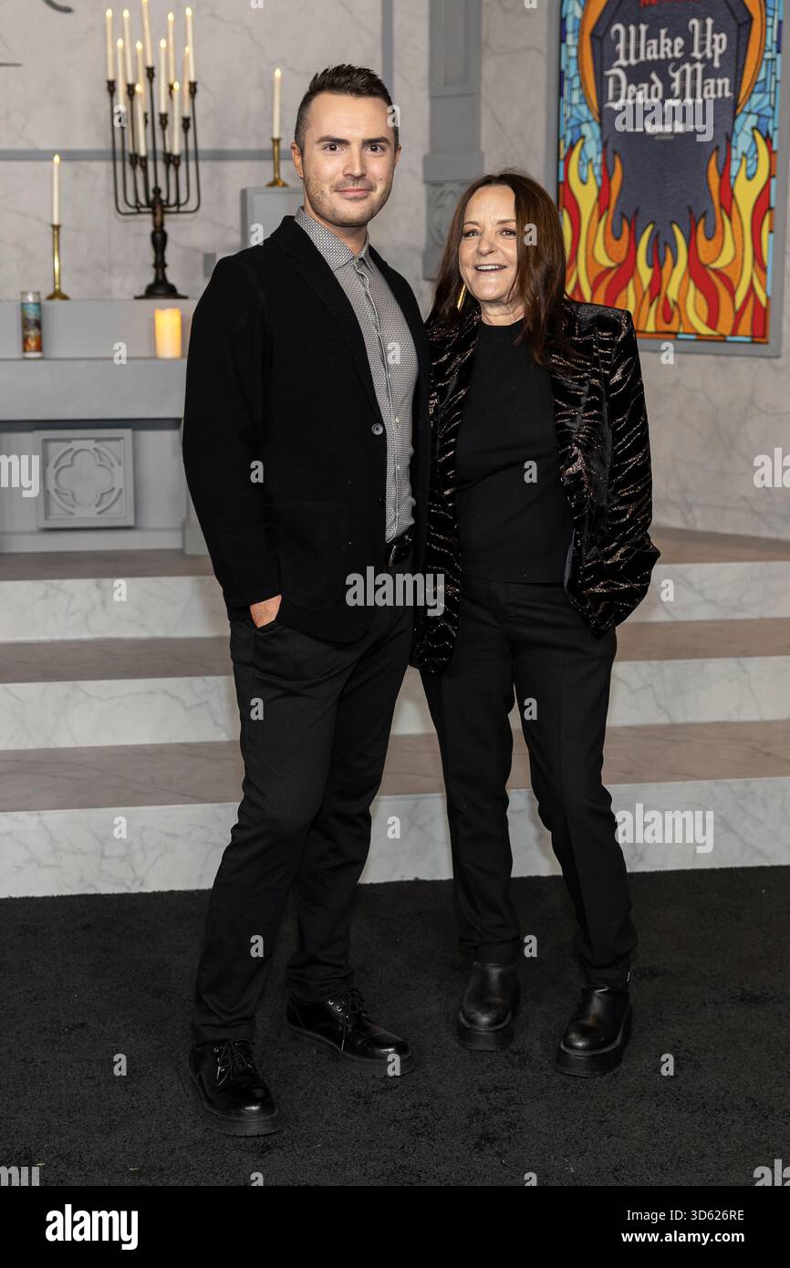 Brett Howe and Mary Vernieu attend the arrivals of the Los Angeles ...