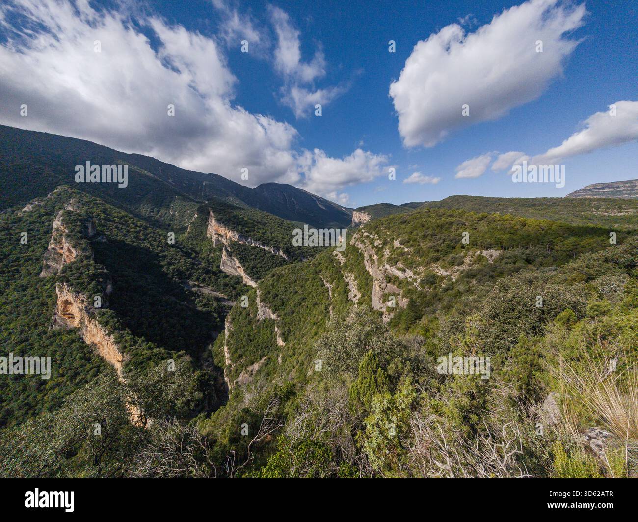 path to Roca Regina and the Bosc ravine, Montsec, Pallars Jussà, Lleida ...