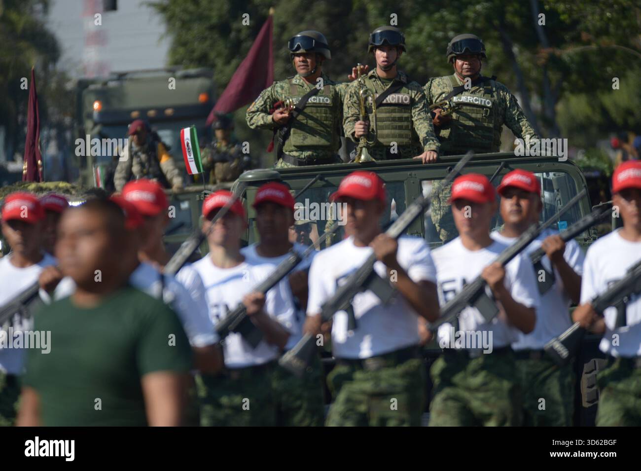 115th Mexican Revolution Civic-Military Parade Mexican army members ...