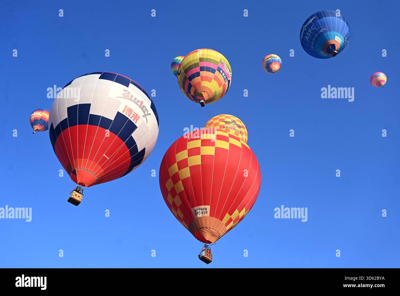 The 2025 National Hot Air Balloon Open kicks off in Jinhua City, east ...