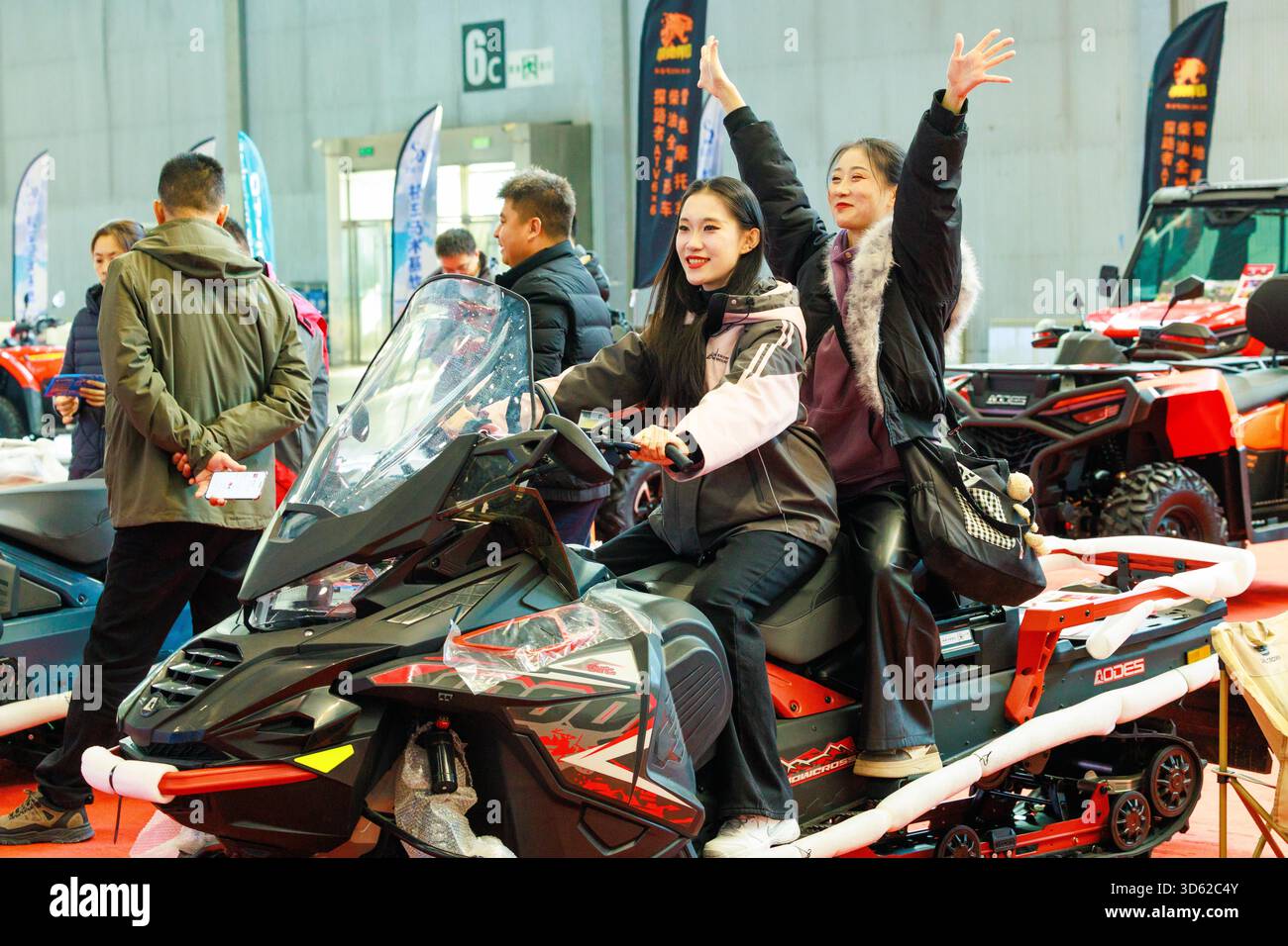 People visit the 19th Xinjiang Winter Tourism Industry Trade Expo in ...