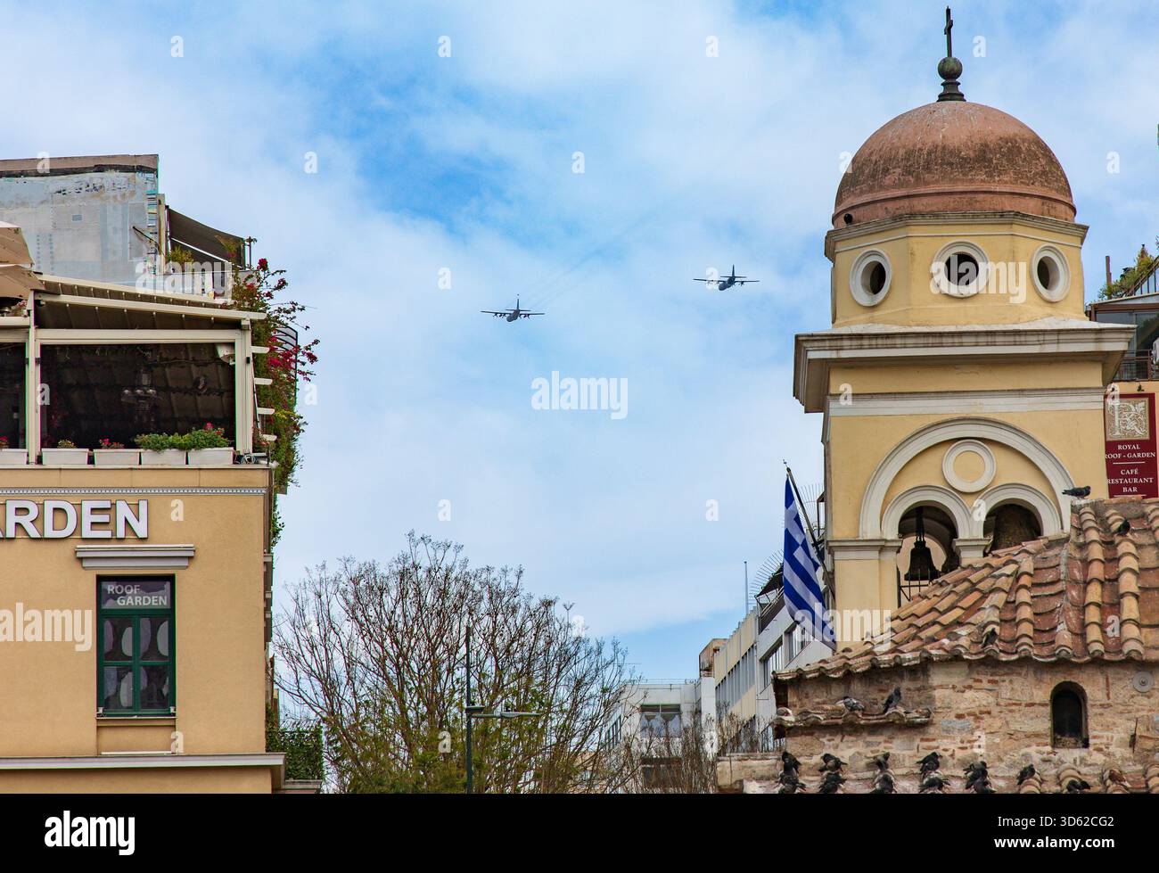 Two aircraft flying in parade hi-res stock photography and images - Alamy