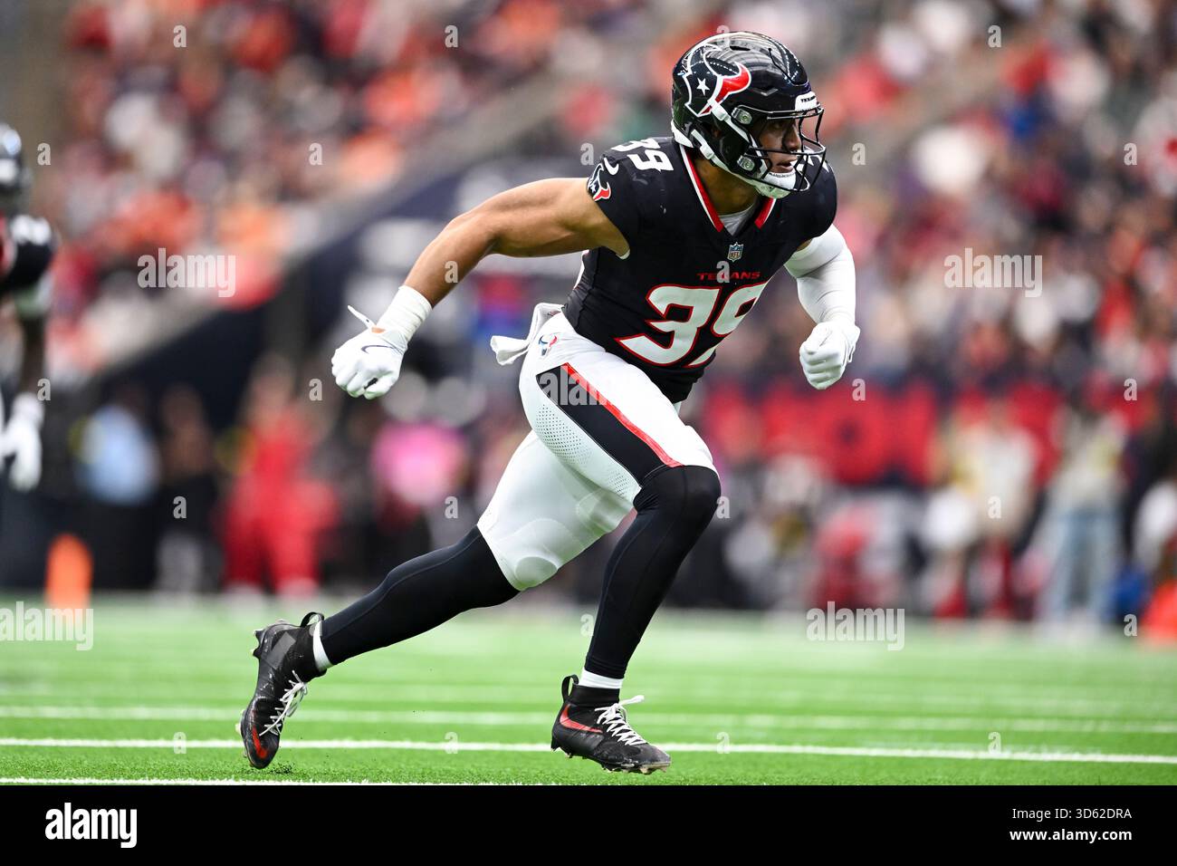 Houston Texans linebacker Henry To'oTo'o (39) defends in coverage in ...