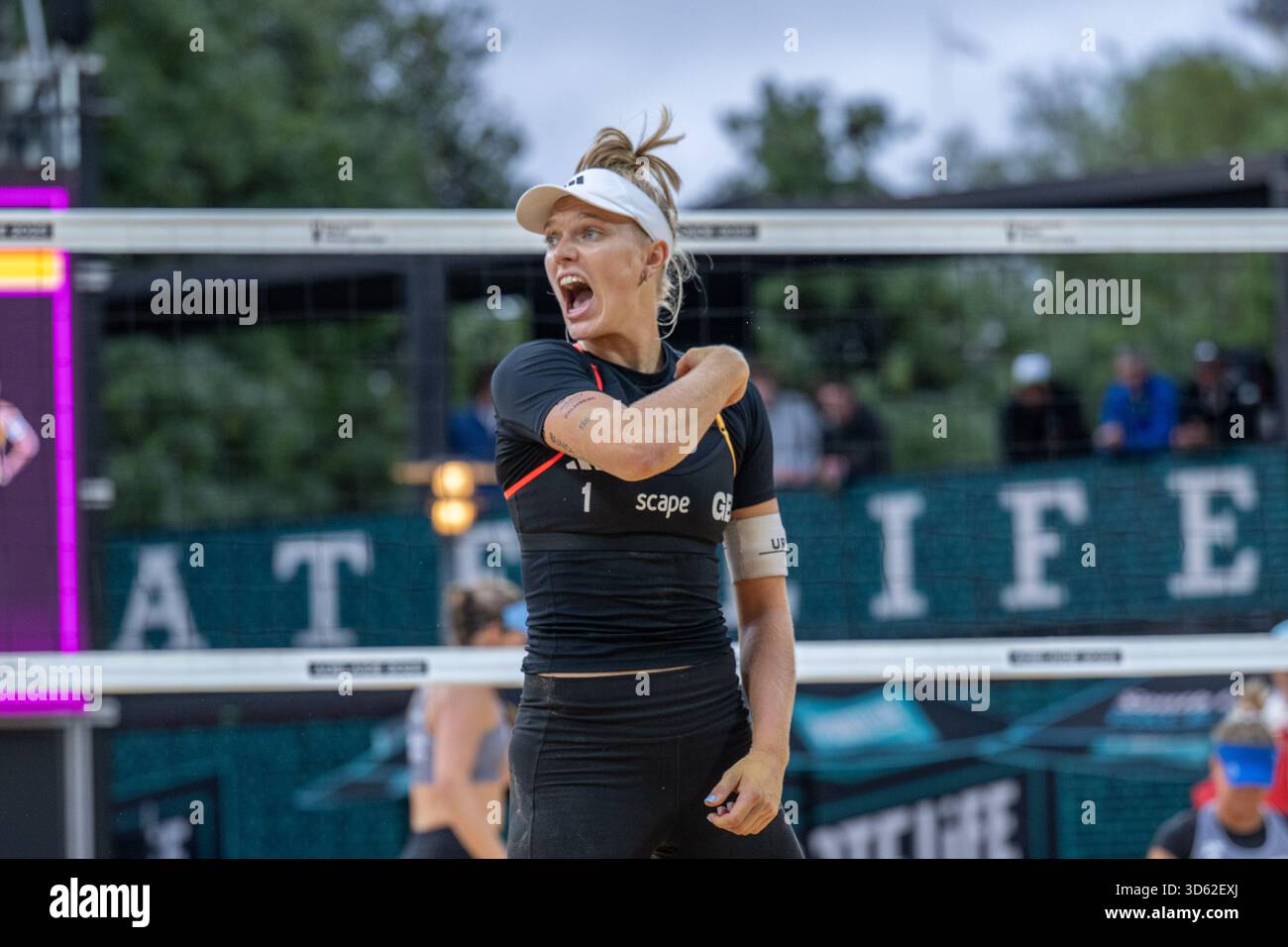 ADELAIDE, AUSTRALIA - NOVEMBER 18: Linda Bock (Player 1 - GER) during ...