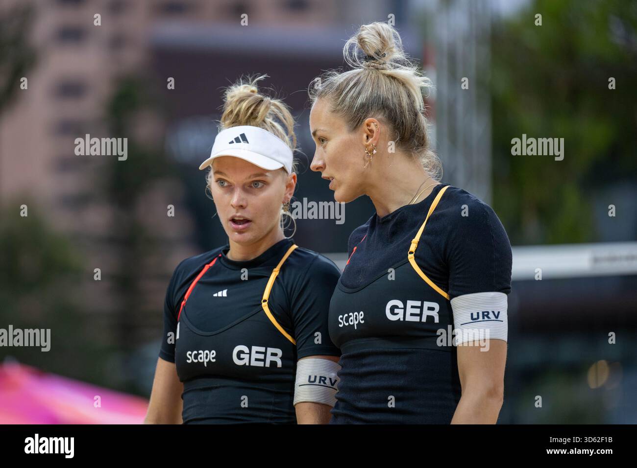 ADELAIDE, AUSTRALIA - NOVEMBER 18: Linda Bock (Player 1 - GER), Louisa ...