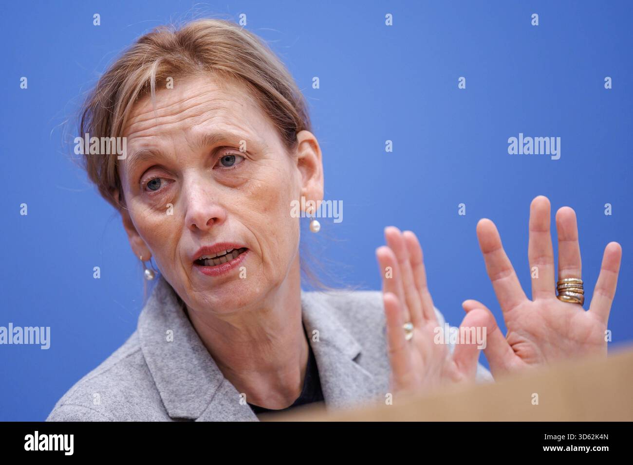 Pressekonferenz mit Karin Prien CDU Bundesministerin für Bildung ...