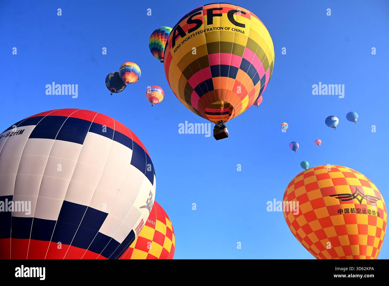 The 2025 National Hot Air Balloon Open kicks off in Jinhua City, east ...