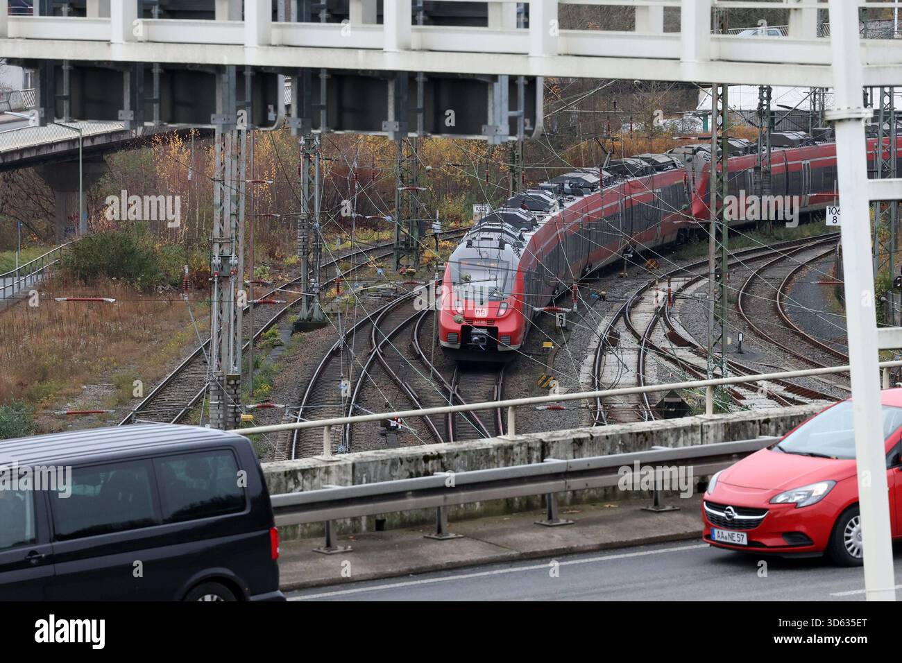 Ein Zug der DB, RSX, Rhein Sieg Express, RE9, verlaesst verlässt den ...