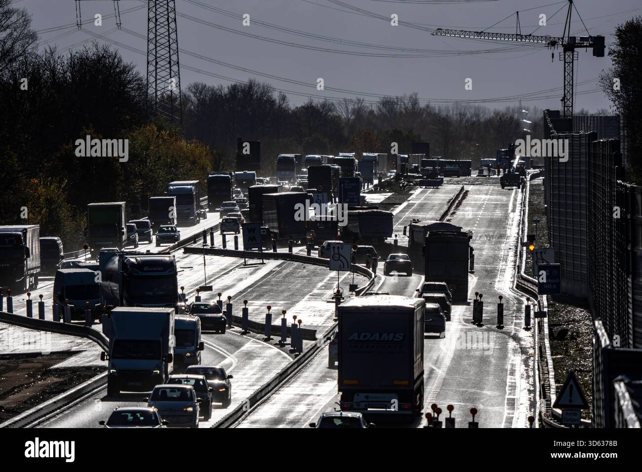 Autobahnbaustelle, die A57 wird auf dem Abschnitt zwischen dem ...