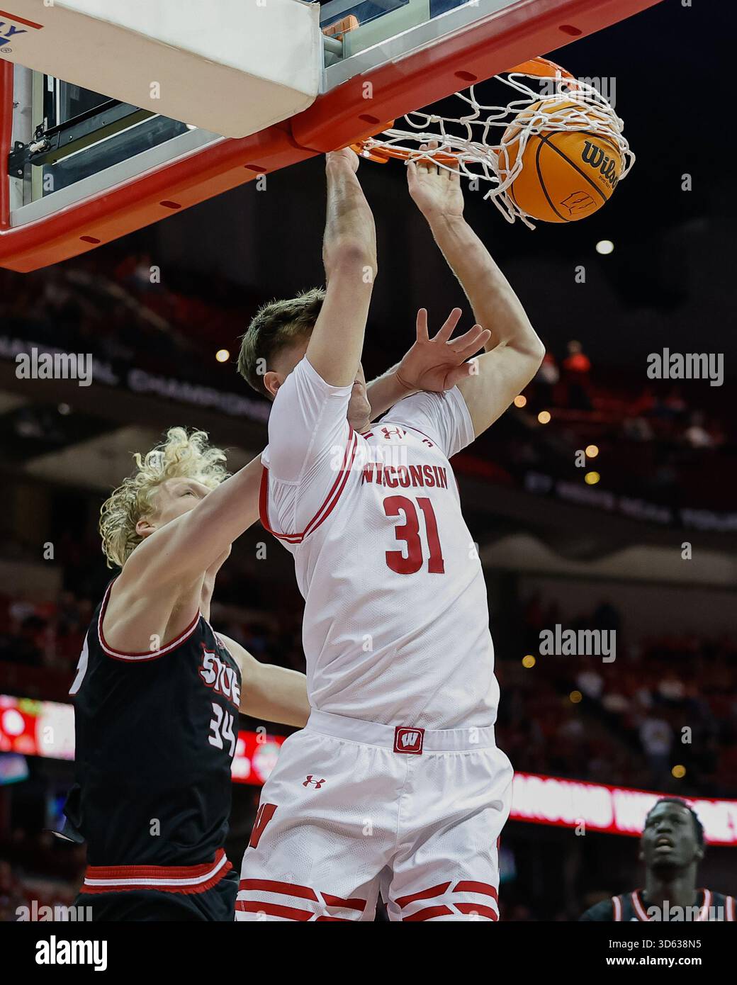 November 17, 2025: Wisconsin Badgers forward Nolan Winter (31) dunks ...