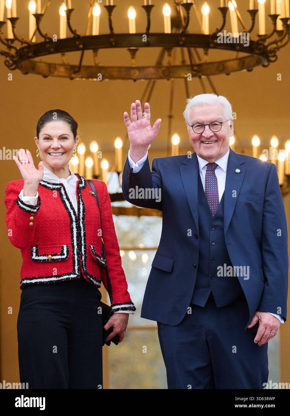 18 November 2025, Berlin: Federal President Frank-Walter Steinmeier (r ...