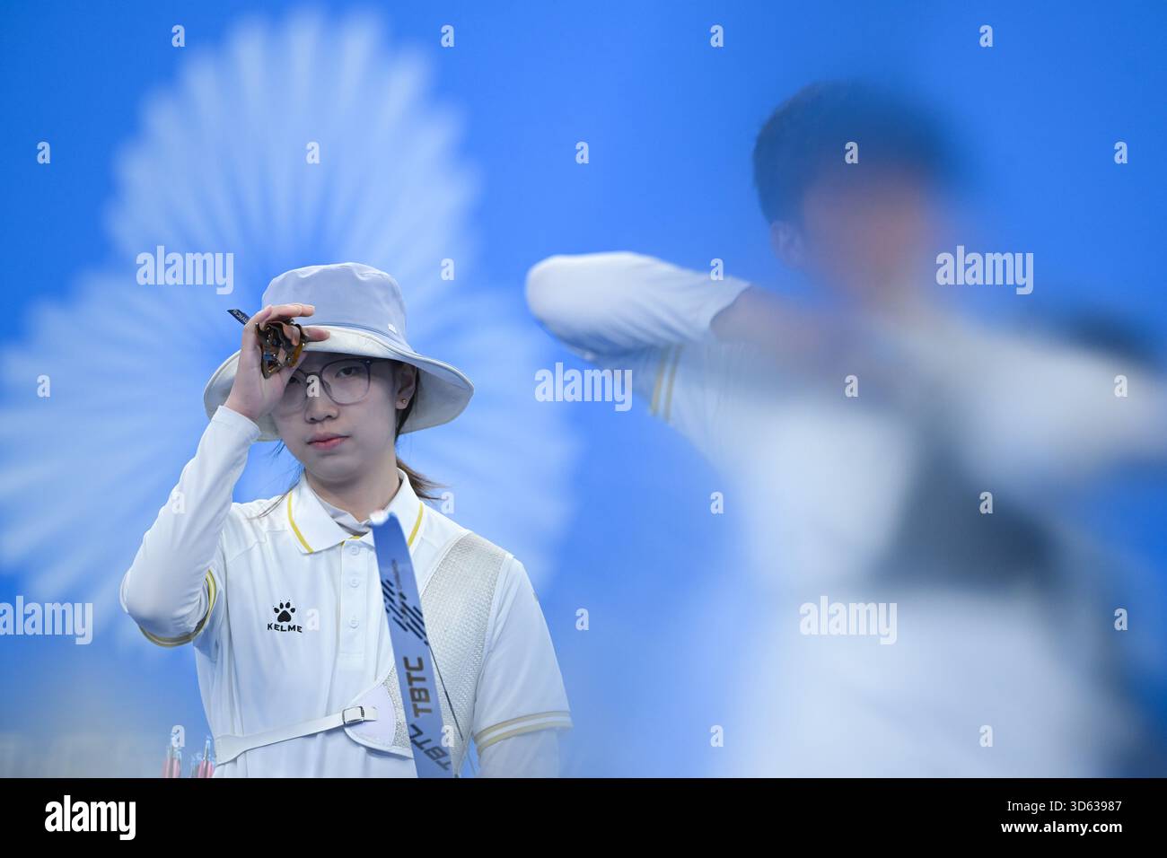 (251118) -- SHENZHEN, Nov. 18, 2025 (Xinhua) -- Zong Yu of Hubei ...