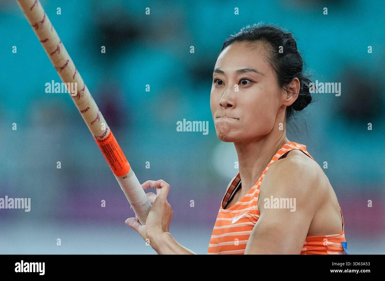 (251118) -- GUANGZHOU, Nov. 18, 2025 (Xinhua) -- Li Ling of Zhejiang ...