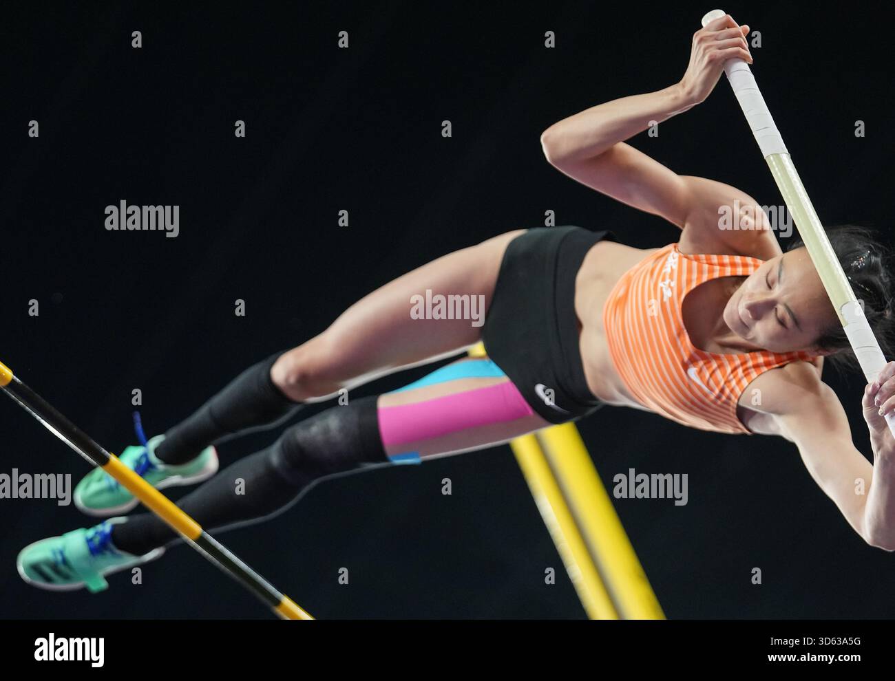 (251118) -- GUANGZHOU, Nov. 18, 2025 (Xinhua) -- Li Ling of Zhejiang ...