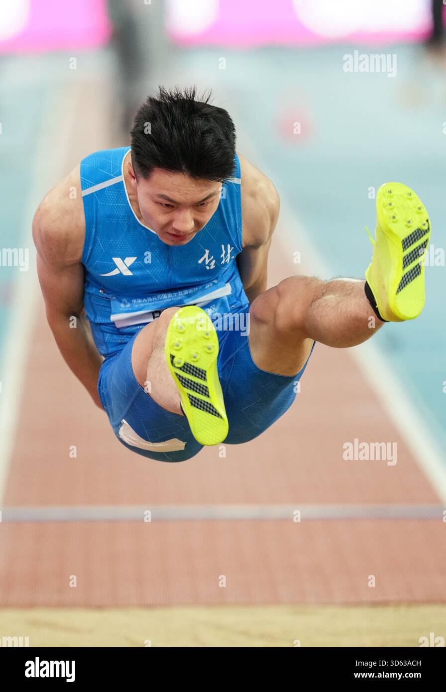 (251118) -- GUANGZHOU, Nov. 18, 2025 (Xinhua) -- Shu Heng of Jilin ...