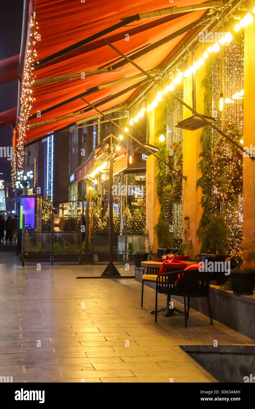 Cozy outdoor christmas market terrace hi-res stock photography and ...