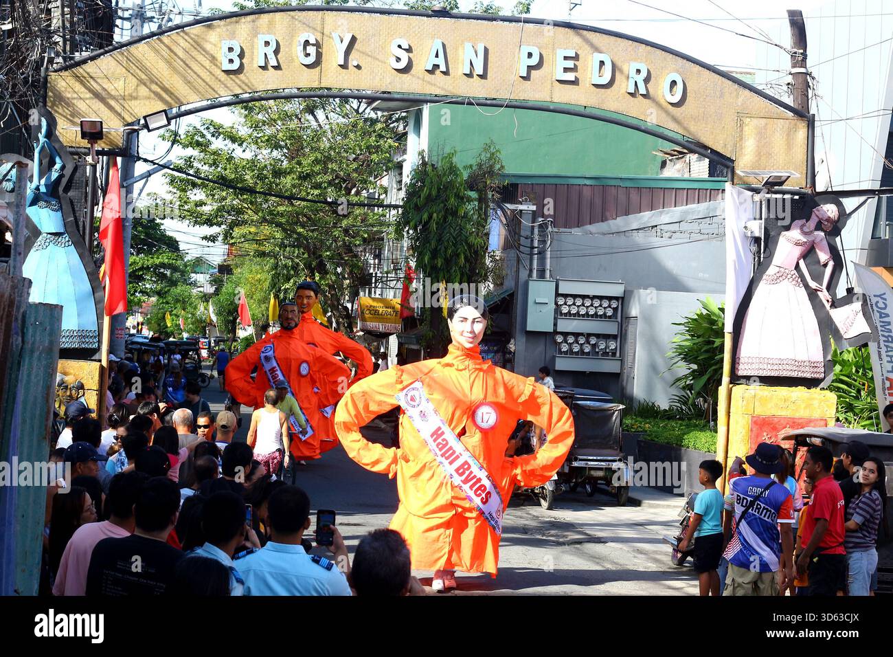 Angono, Philippines. 16th Nov, 2025. Higantes effigy walking on the ...