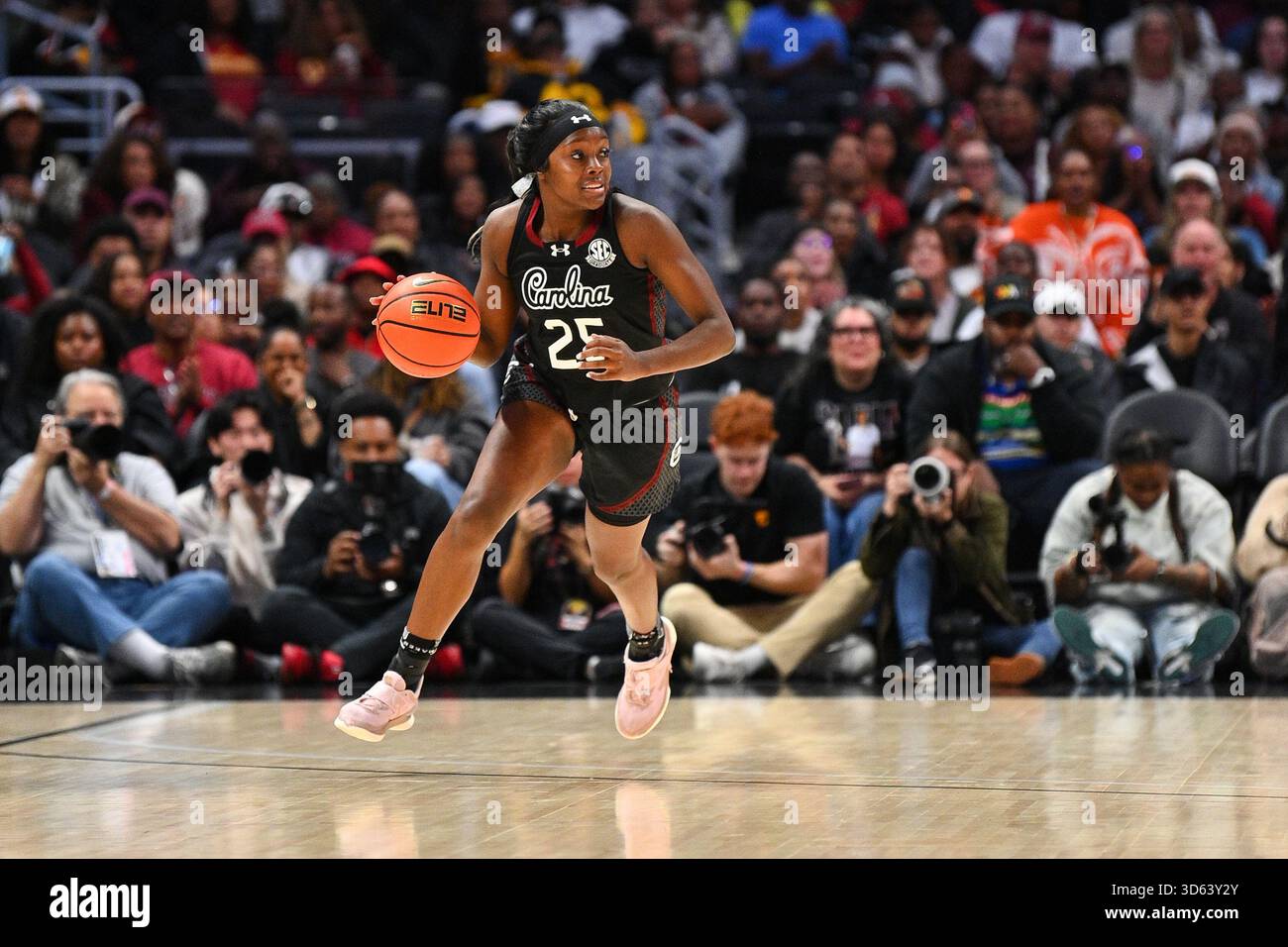 LOS ANGELES, CA - NOVEMBER 15: South Carolina Gamecocks guard Raven ...