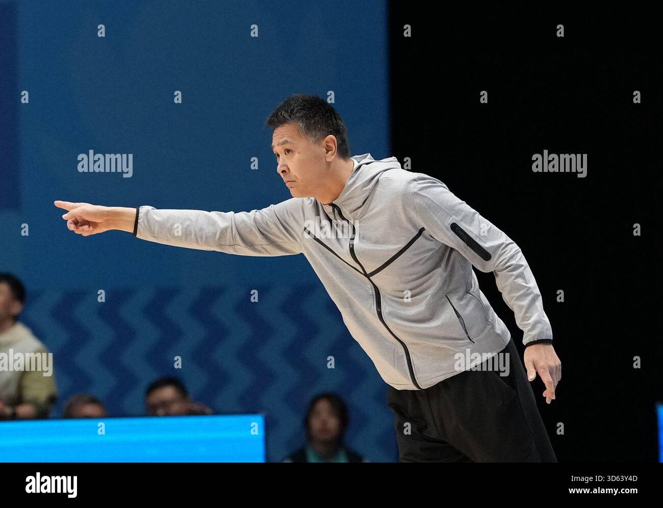 (251118) -- MACAO, Nov. 18, 2025 (Xinhua) -- Yuan Yuan, coach of team ...
