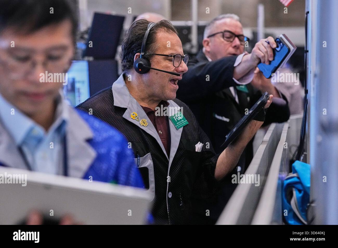 Options trader Anthony Spina center, works on the floor of the New York ...