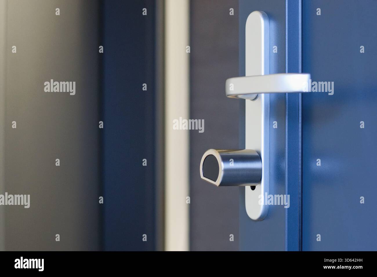 Smart entry door hi-res stock photography and images - Alamy