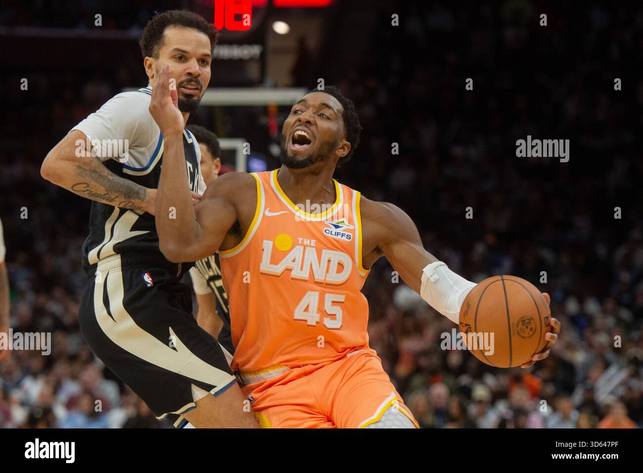 Cleveland Cavaliers' Donovan Mitchell (45) drives past Milwaukee Bucks ...