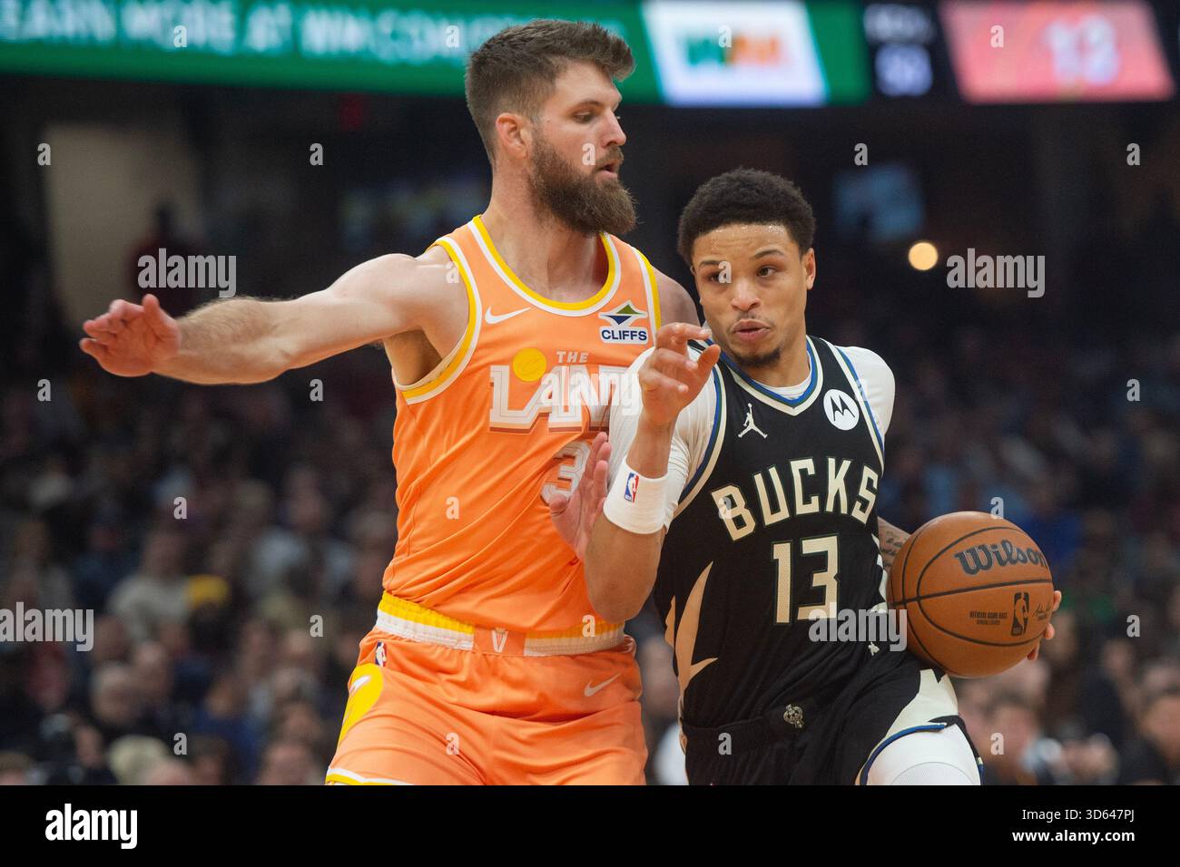 Cleveland Cavaliers' Dean Wade, left, defends against Milwaukee Bucks ...