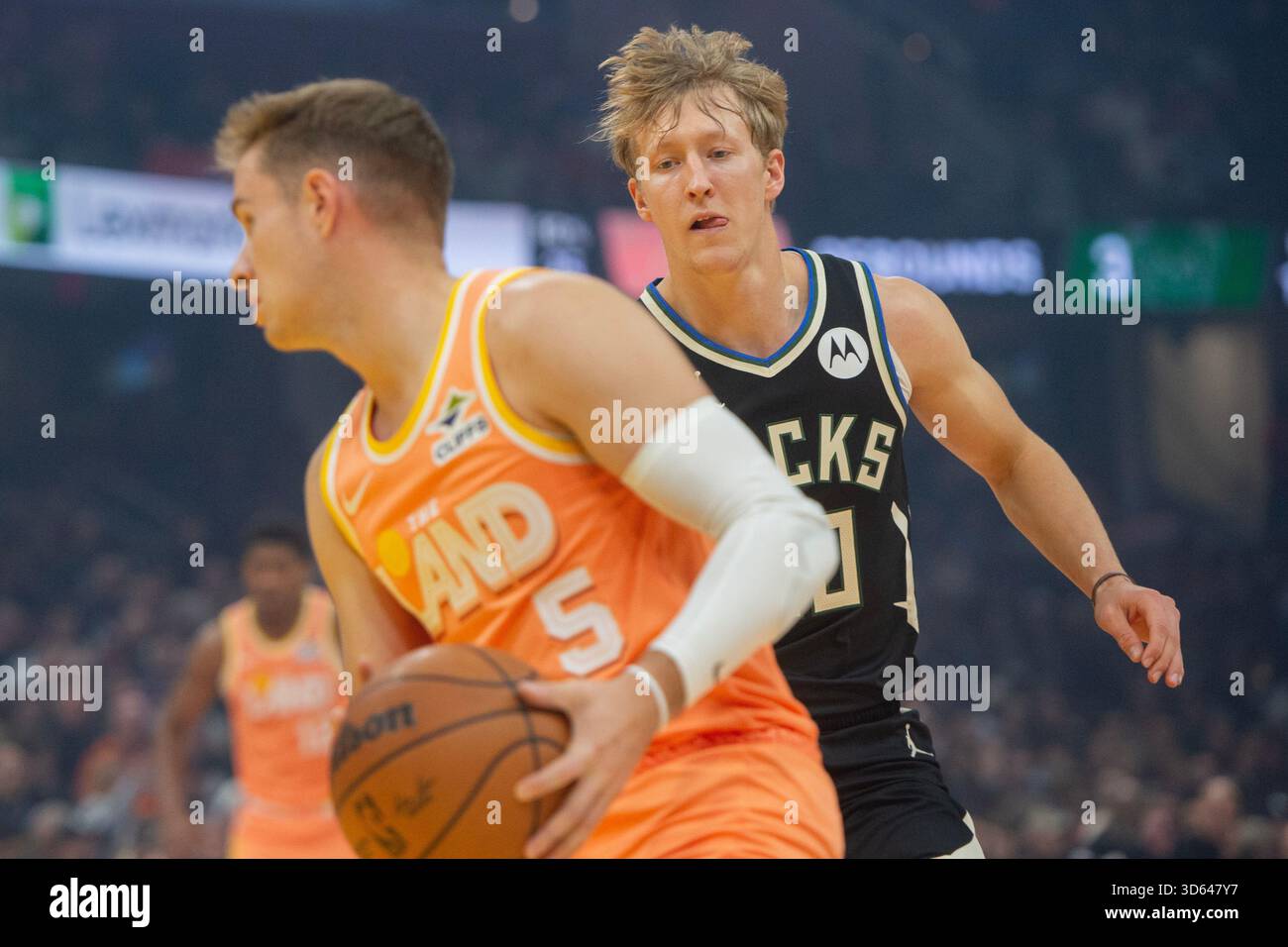 Milwaukee Bucks' AJ Green, rear, defends against Cleveland Cavaliers ...