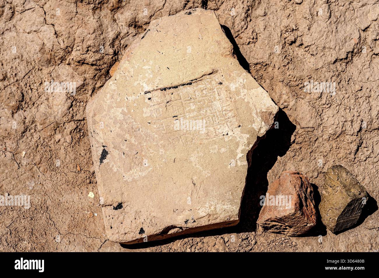 Archaeologists find a cuneiform tablet fragment in Uruk, Iraq, shedding ...