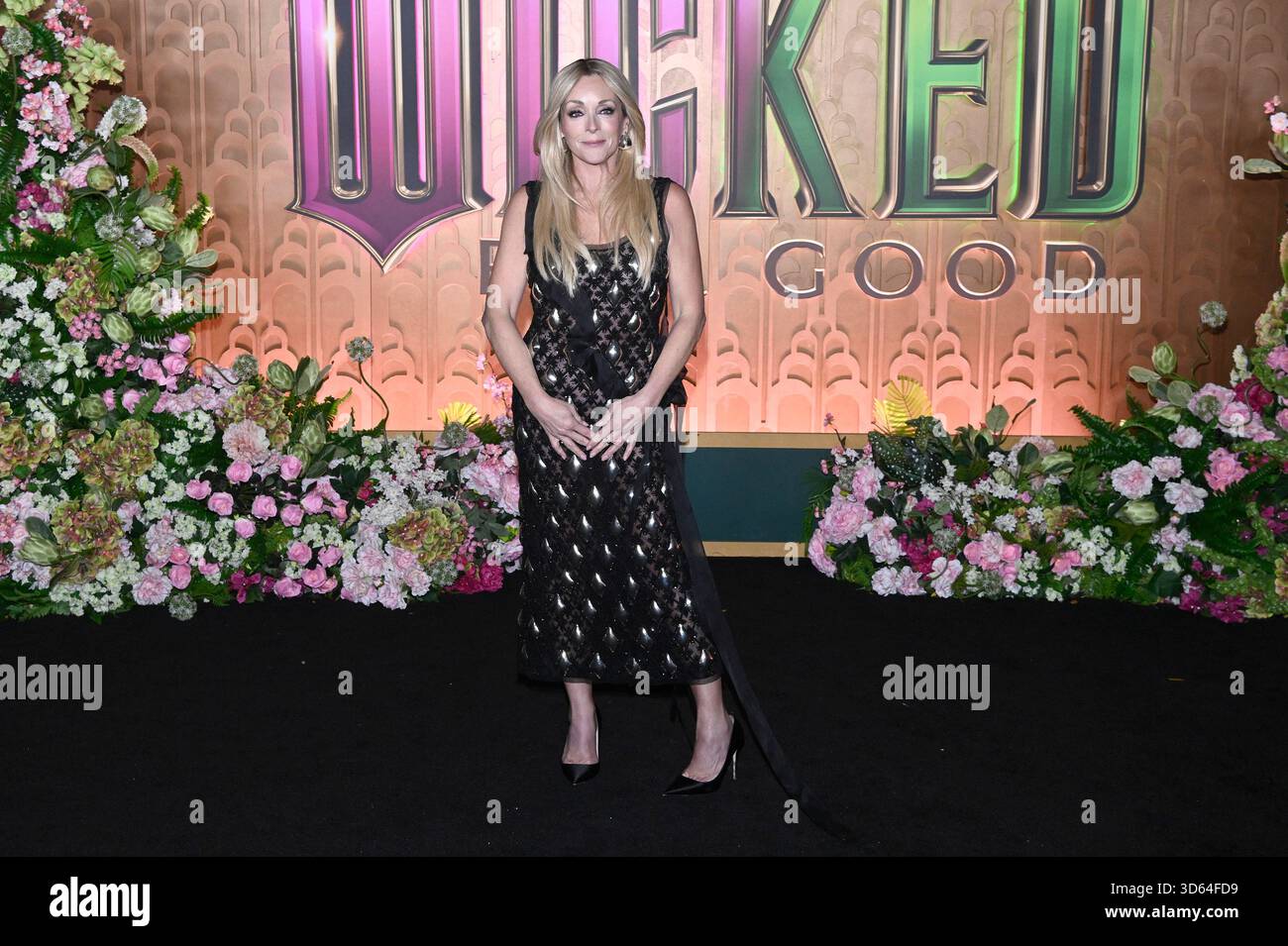 Jane Krakowski walking the red carpet at 'Wicked: For Good!' New York ...