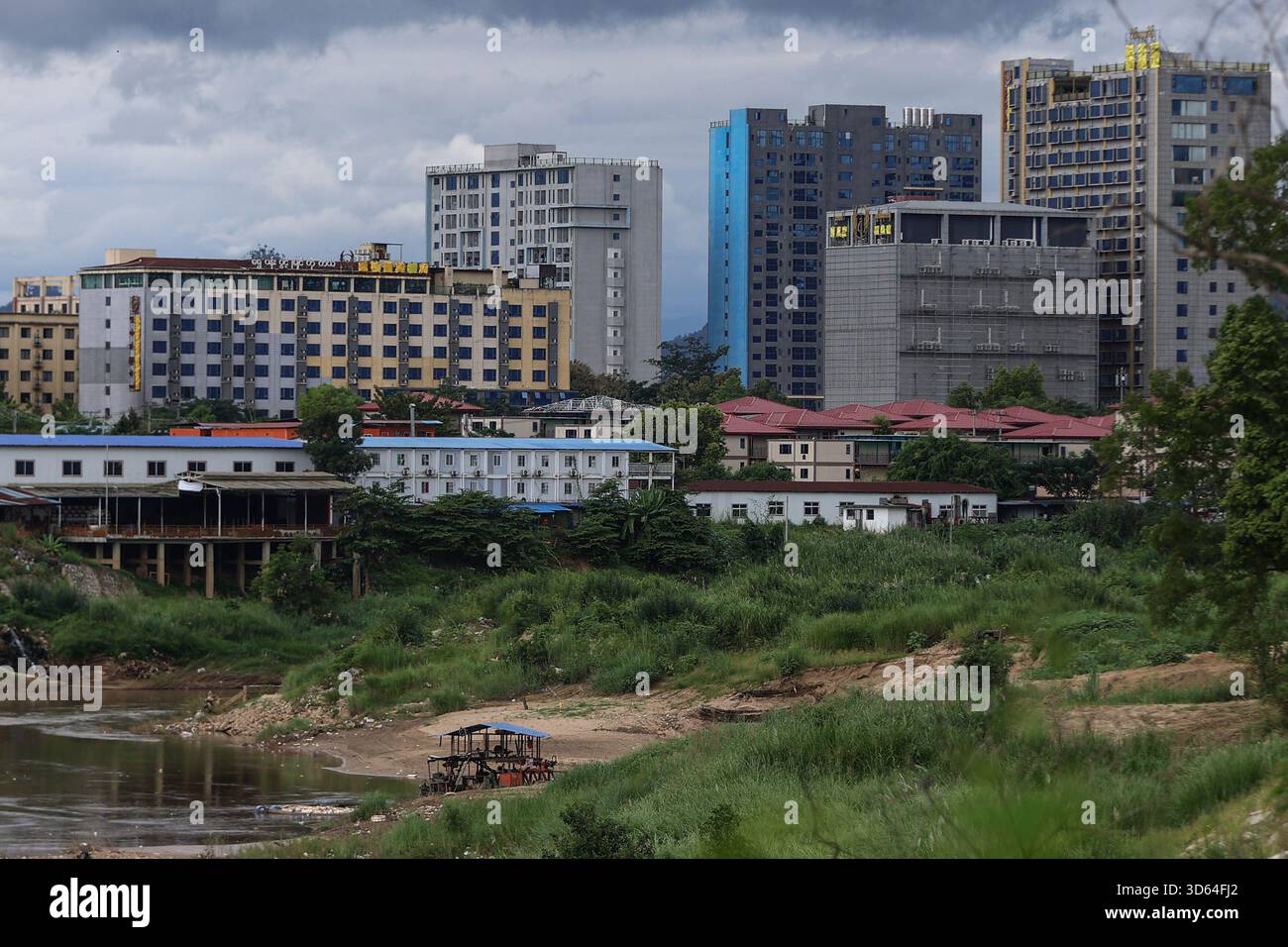 November 18, 2025, Mae Sot, Tak, Thailand: Shwe Kokko in Myawaddy ...
