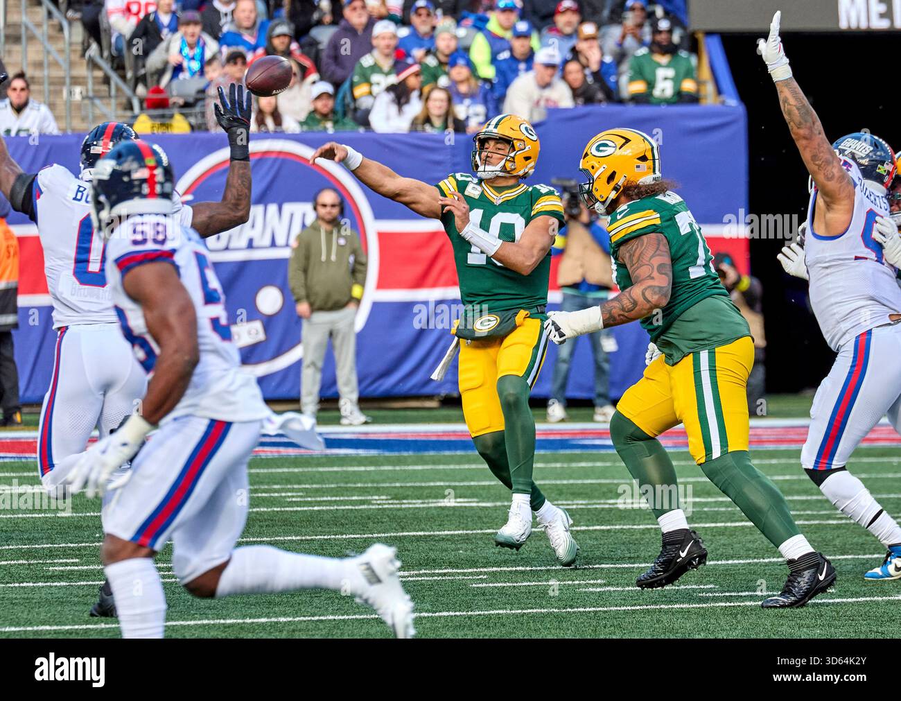 Green Bay Packers quarterback Jordan Love (10) passes against the New ...