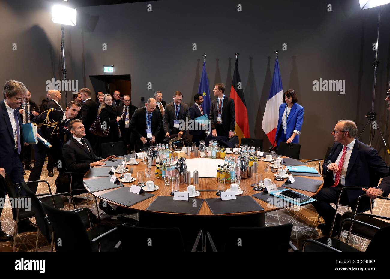 18 November 2025, Berlin: French President Emmanuel Macron (2nd from ...