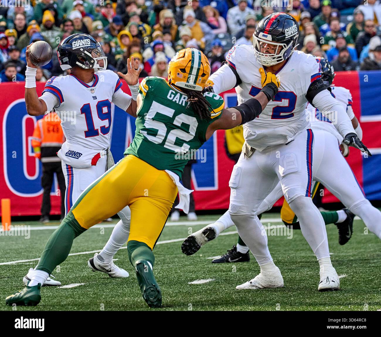 New York Giants guard Jermaine Eluemunor (72) blocks Green Bay Packers ...
