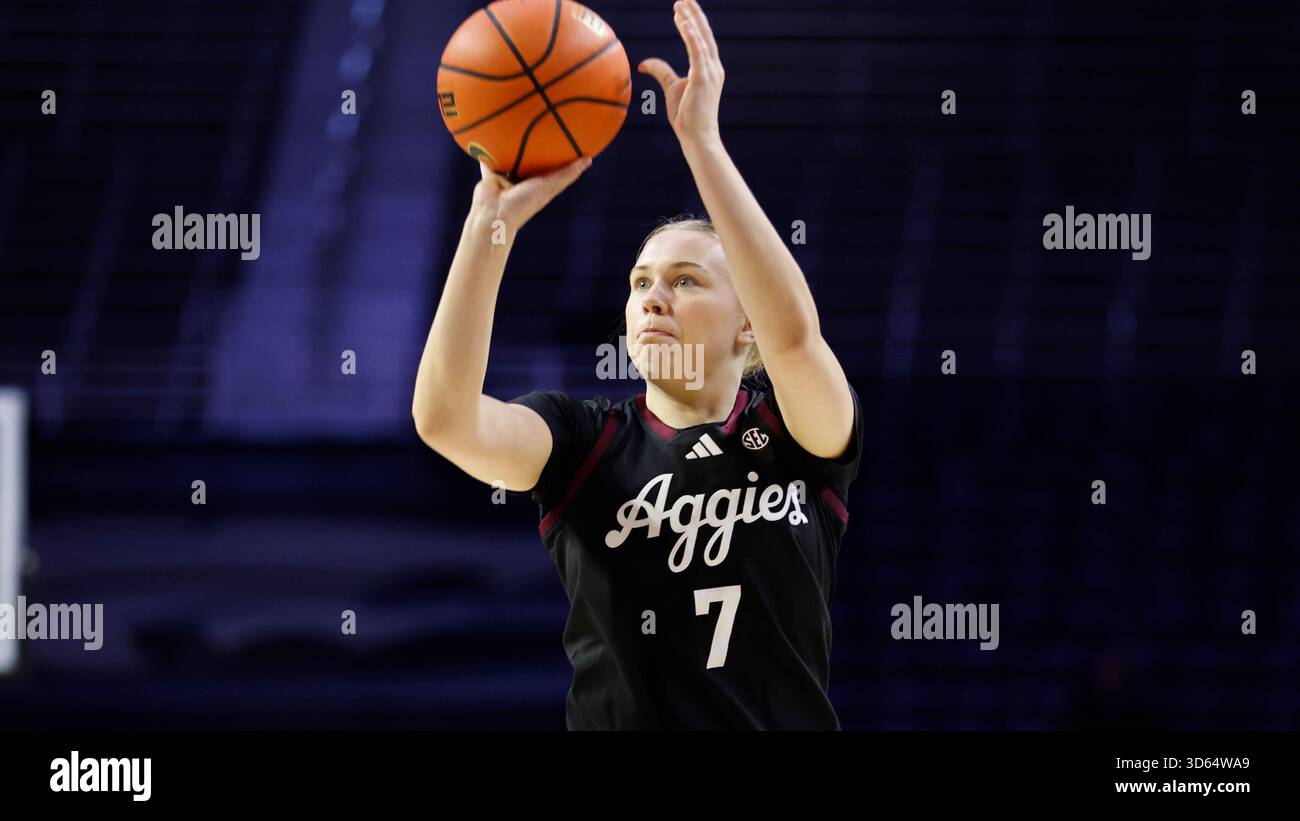 Texas A&M forward Pien Steenbergen (7) during an NCAA college ...