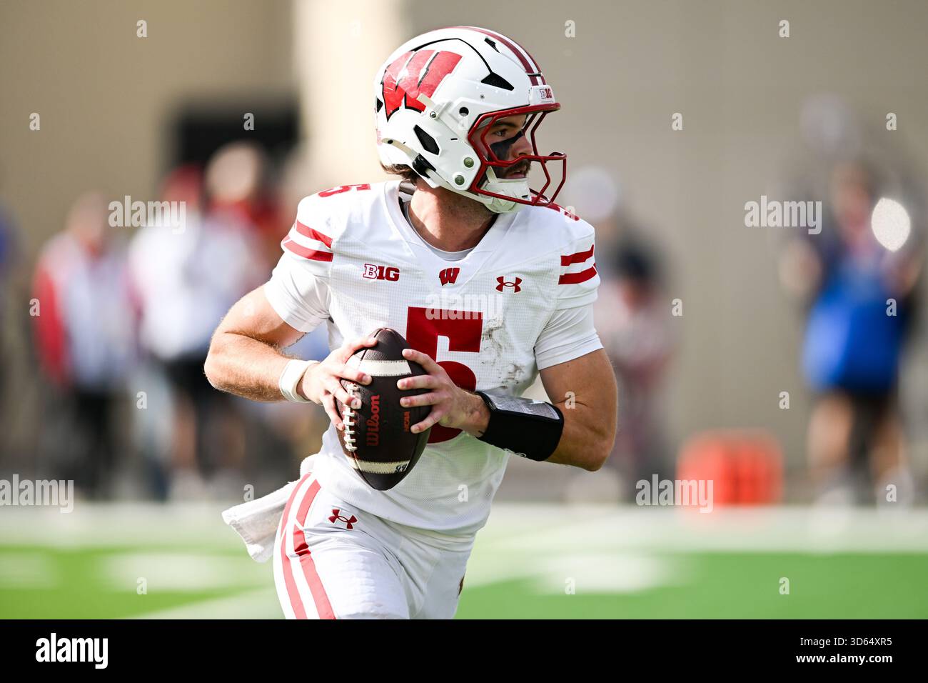 BLOOMINGTON, IN - NOVEMBER 15: Wisconsin Badgers QB Carter Smith (5 ...