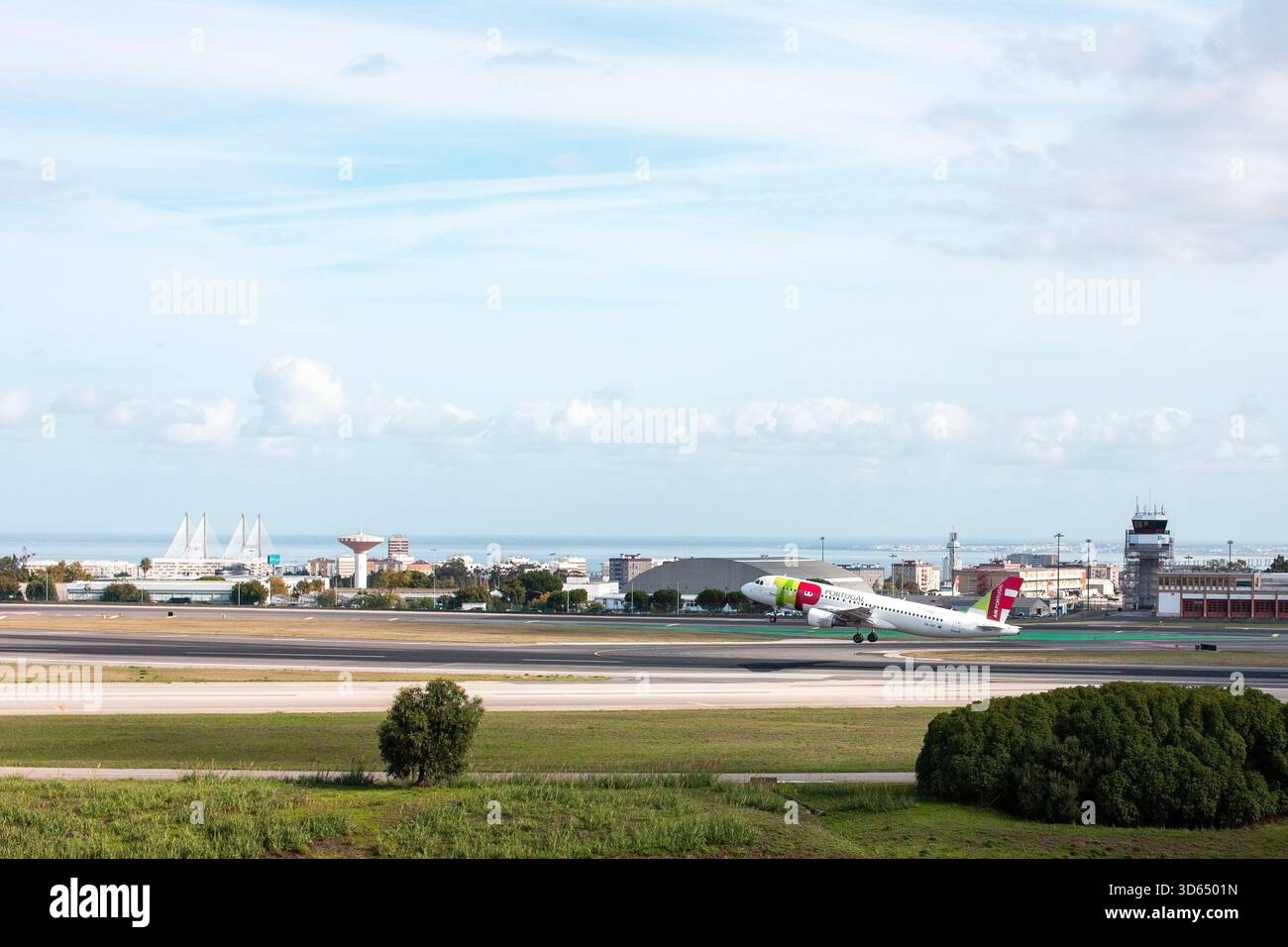 Runway departure sequence hi-res stock photography and images - Alamy