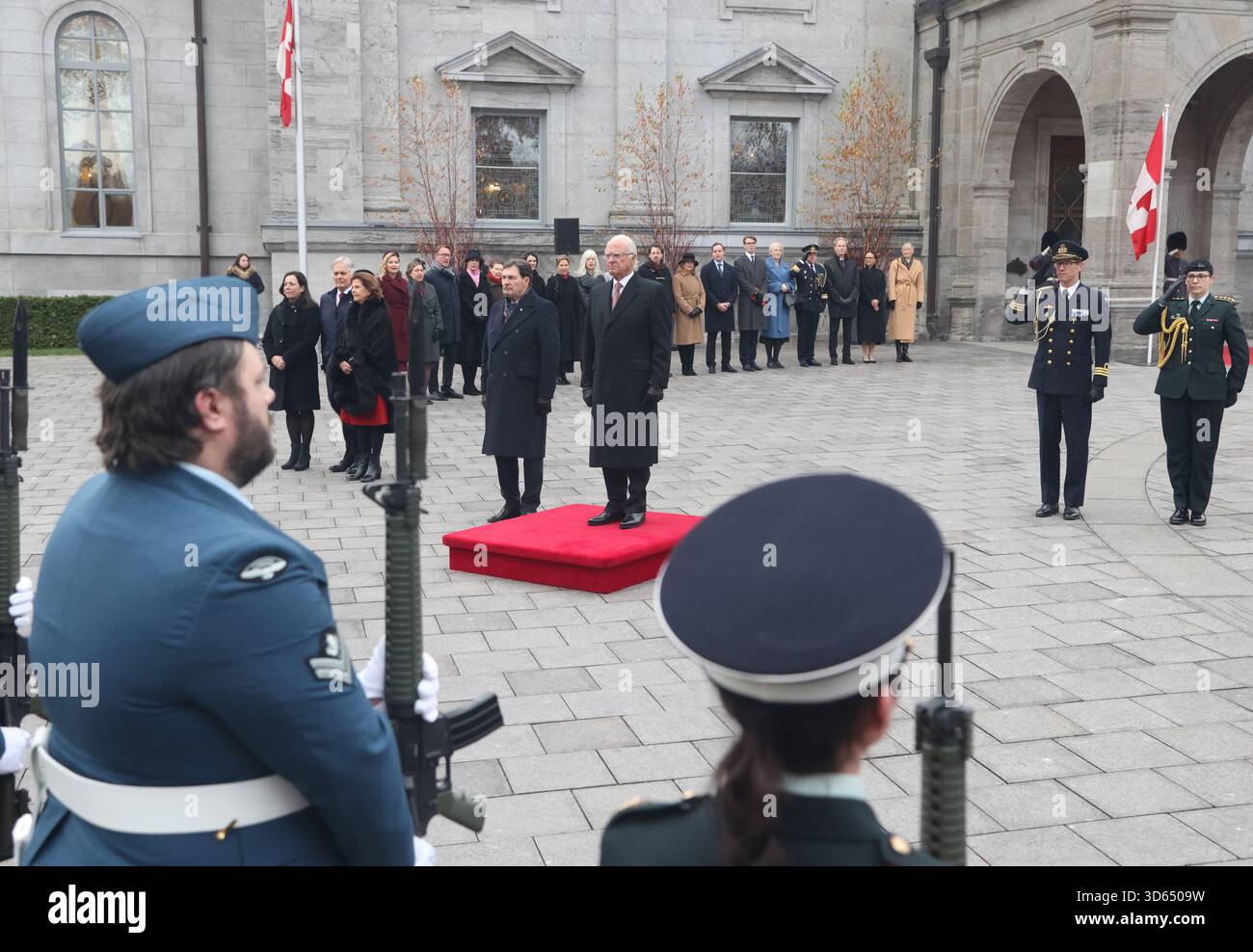 Sweden's King Carl Gustaf and Deputy of the Governor General and Chief ...