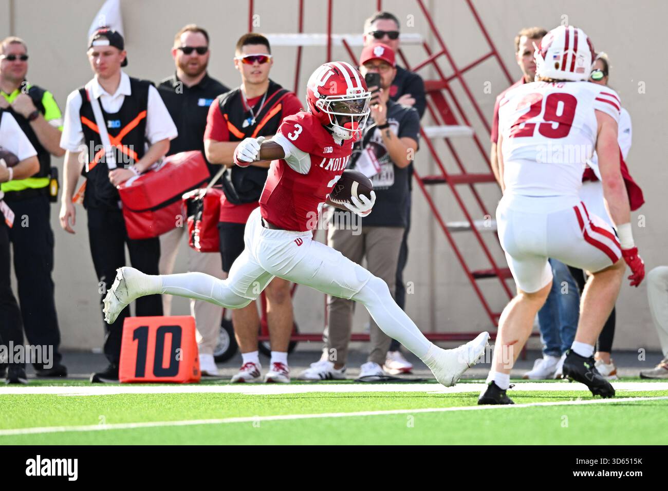 BLOOMINGTON, IN - NOVEMBER 15: Indiana Hoosiers WR Omar Cooper Jr. (3 ...