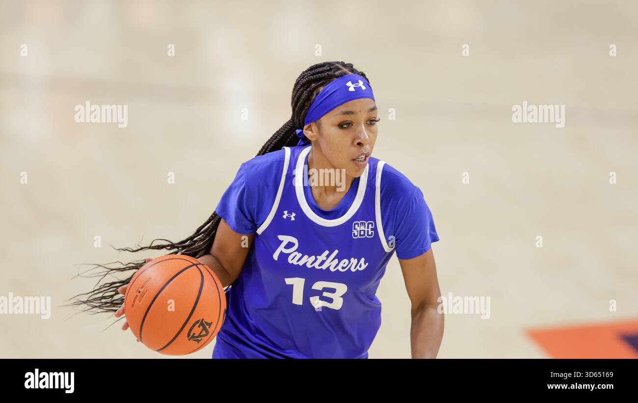 Georgia State's Cheyenne Holloman (13) dribbles the ball during the ...