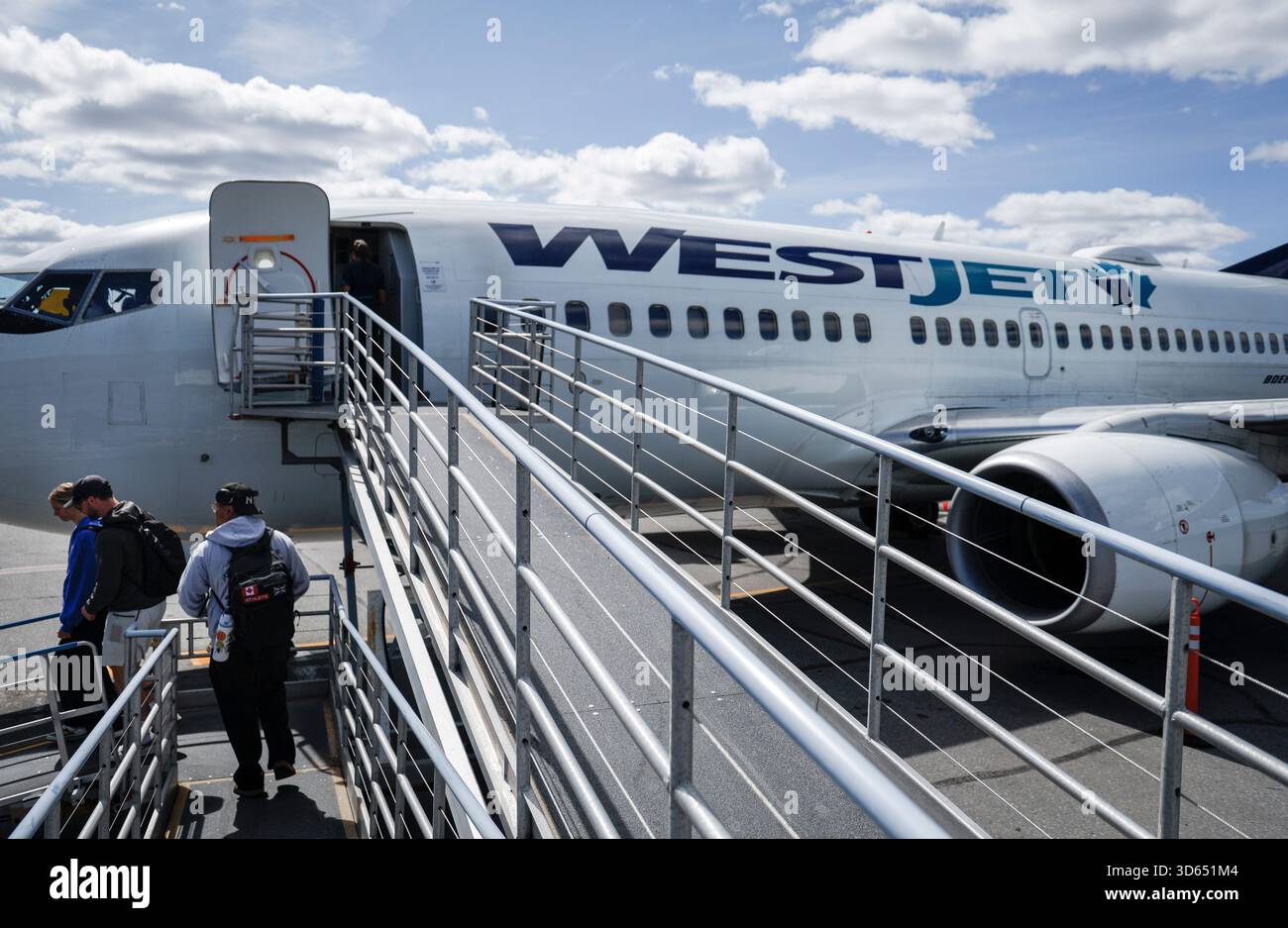 WestJet passengers deplane on the tarmac at Yellowknife Airport on ...