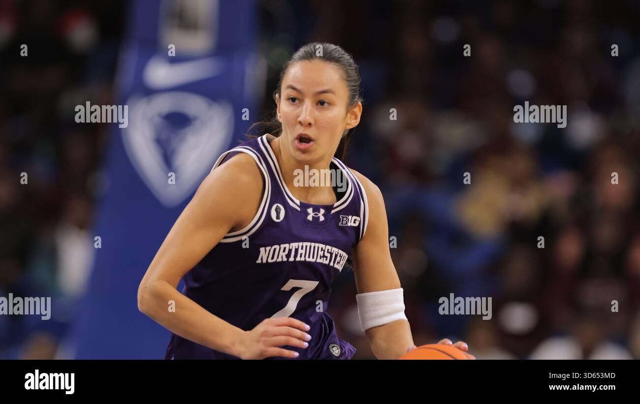 Northwestern guard Caroline Lau (7) brings the ball up court during an ...