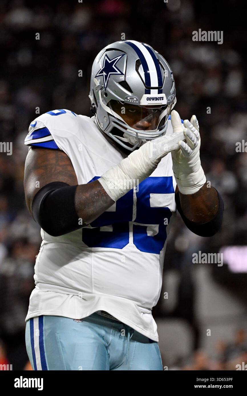 Dallas Cowboys defensive tackle Kenny Clark (95) warms up before an NFL ...