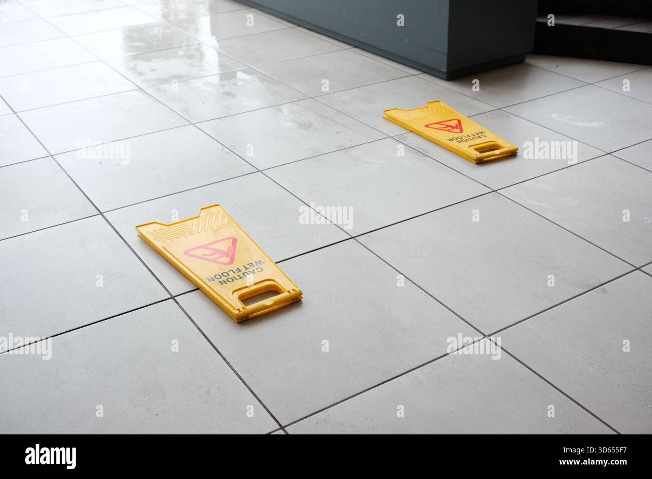 Slippery surface prevention hi-res stock photography and images - Alamy