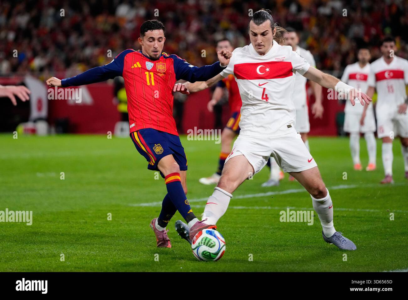 Spain's Yeremy Pino fights for the ball against Turkey's Çağlar Söyüncü ...