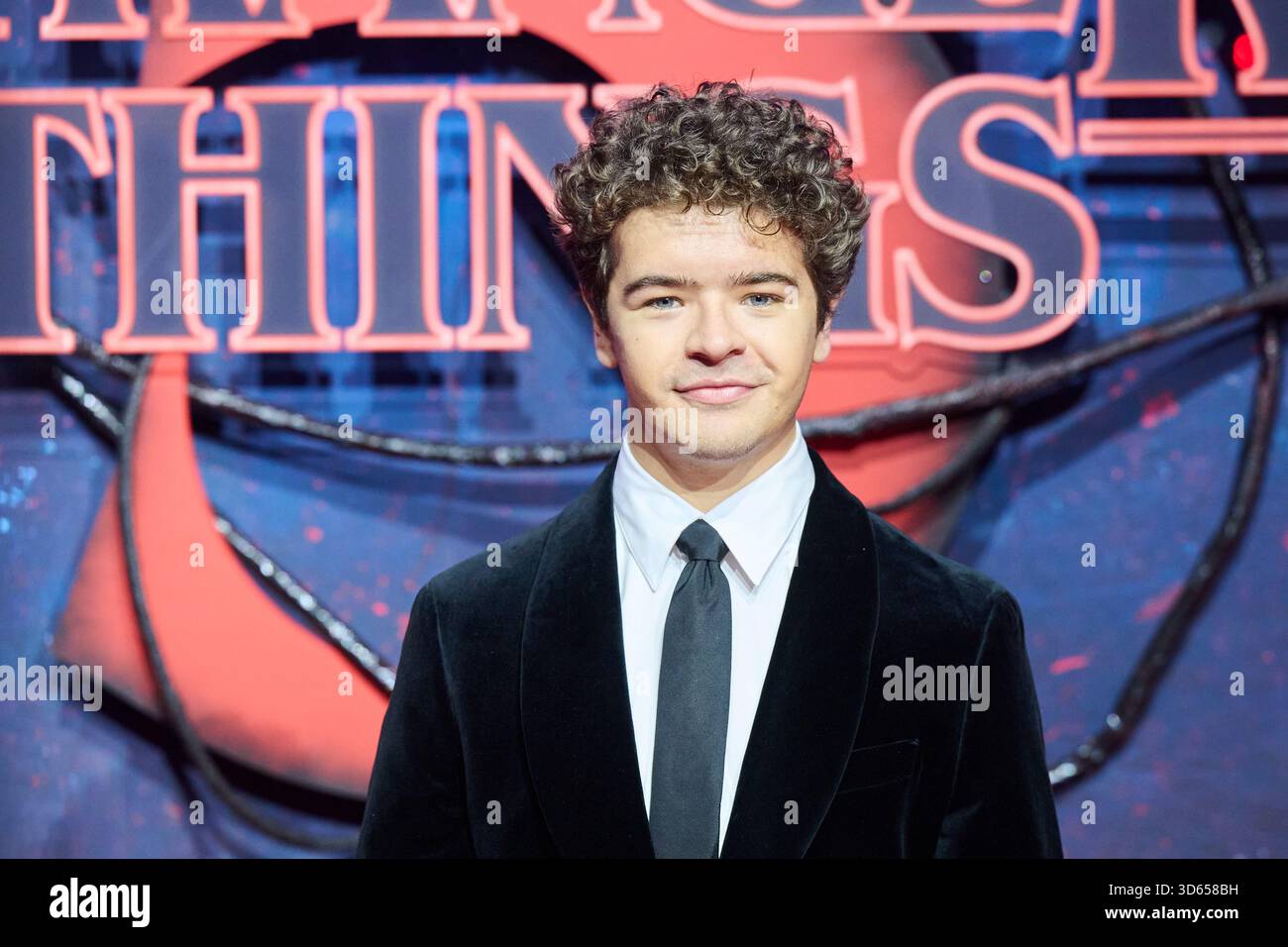 18 November 2025, Berlin: Lead actor Gaten Matarazzo comes to the fan event of the Netflix ...