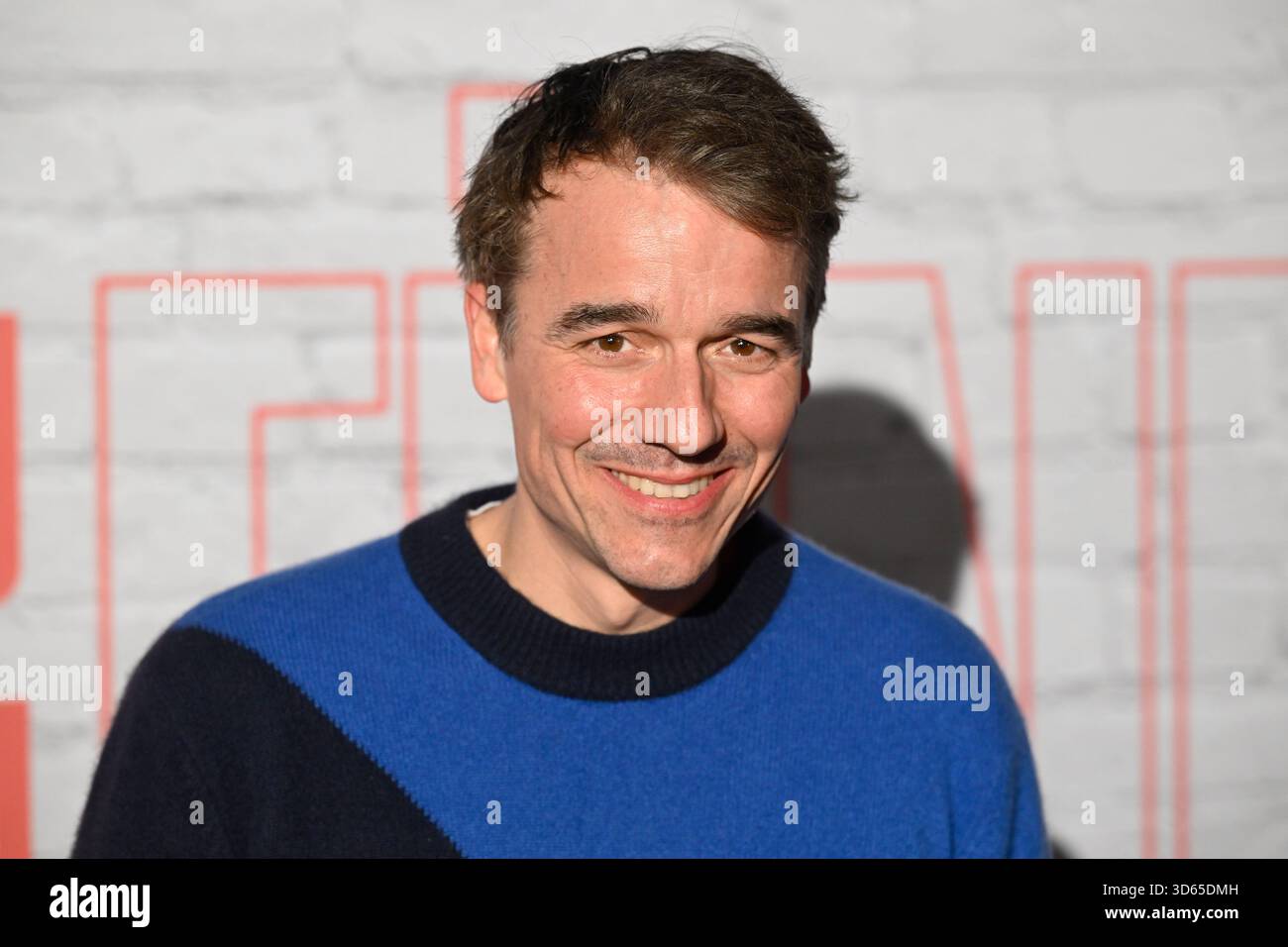 18 November 2025, Bavaria, Munich: Actor Alexander Khuon comes to the ...