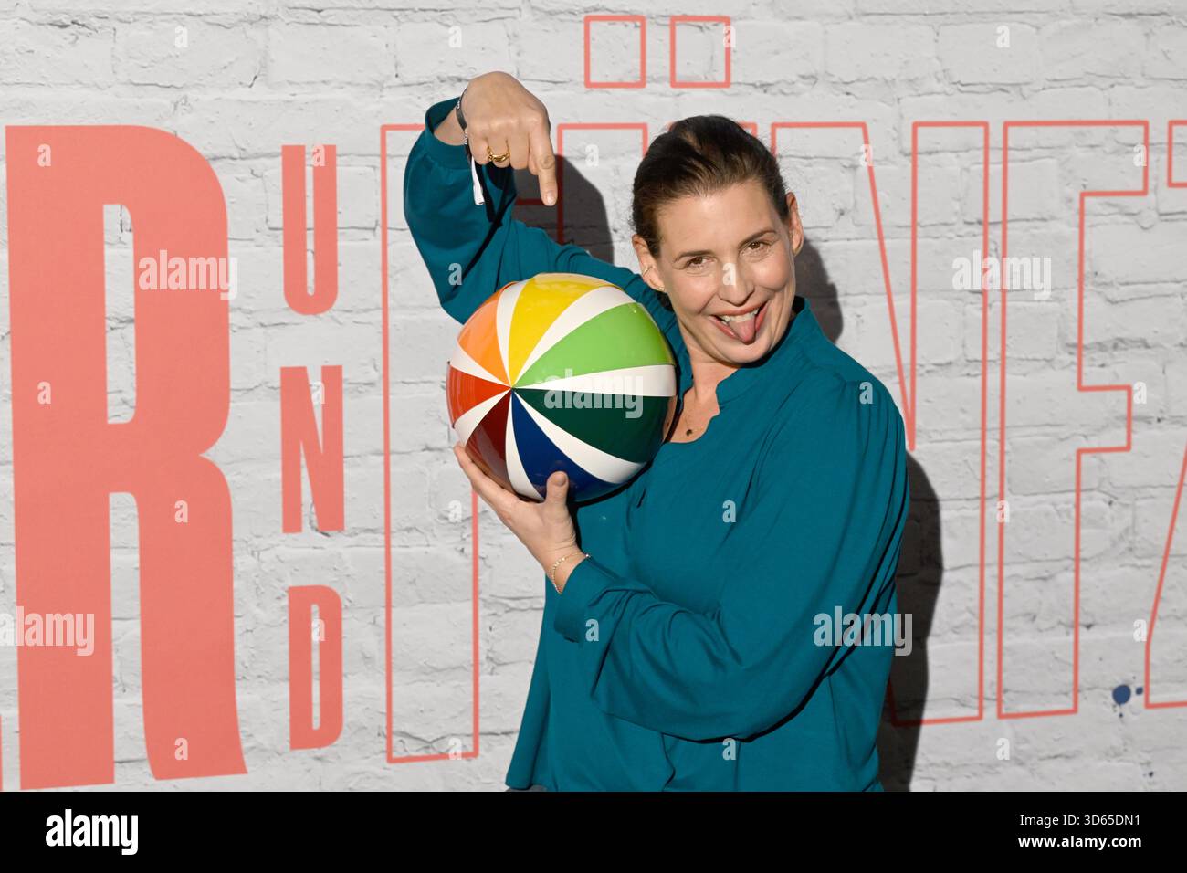 18 November 2025, Bavaria, Munich: Actress Elena Uhlig comes to the ...